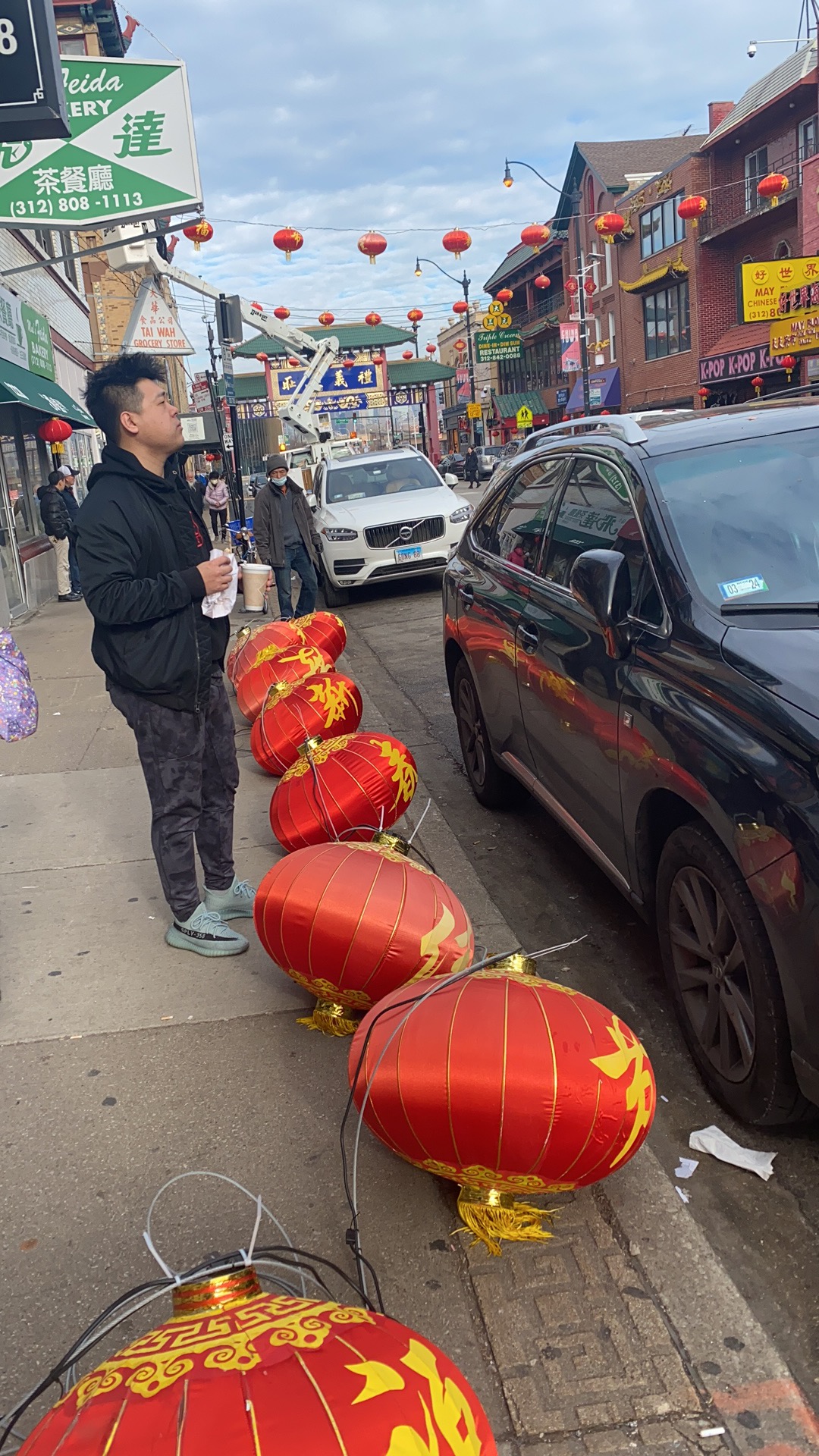 大红灯笼高高挂，装灯结彩迎兔年 | FBAUSA